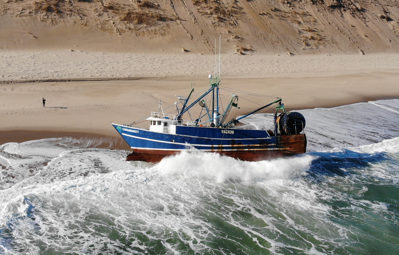 New Bedford Vessel Runs Aground on Longnook Beach - The Provincetown ...