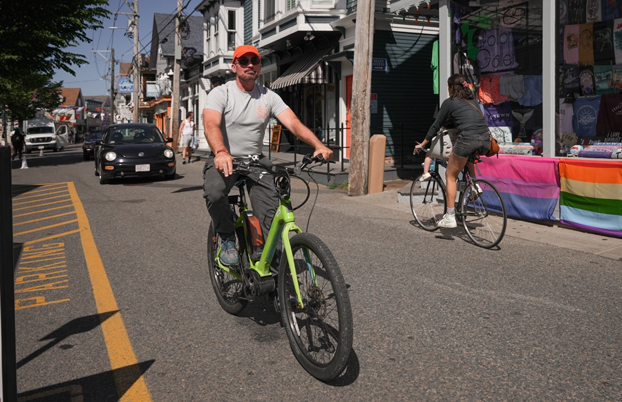 Proposed ‘Walk Zone’ Revives a Rider’s Conundrum: Commercial or ...